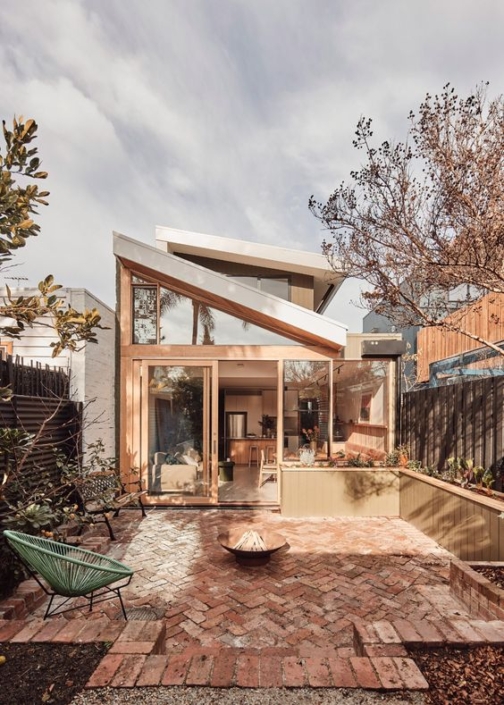 Top Roof Styles: Guide to Resilience & Durability